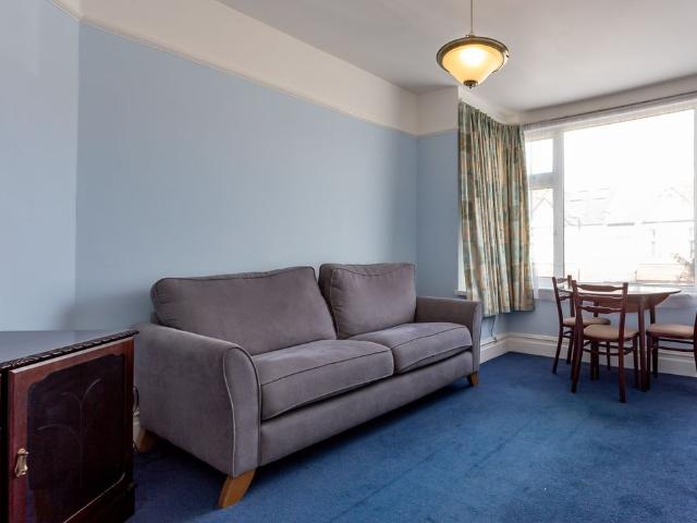 Montague Road, Hanwell, London W7, 1 bed flat to rent, £1,350 pcm | PrimeLocation