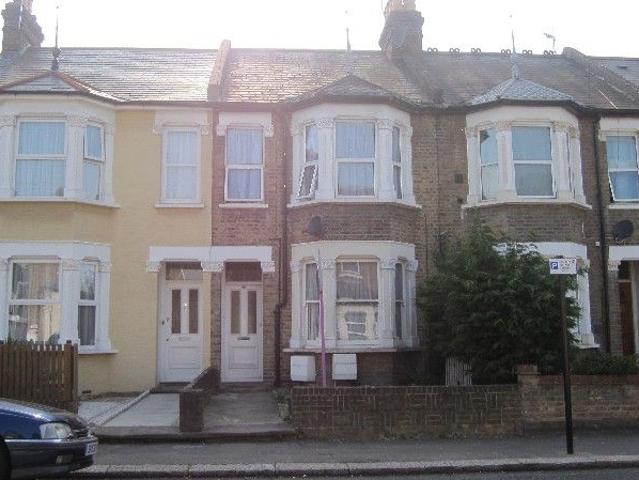 Montague Road, Hounslow Central TW3, 2 bed maisonette to rent, £1,795 pcm | PrimeLocation