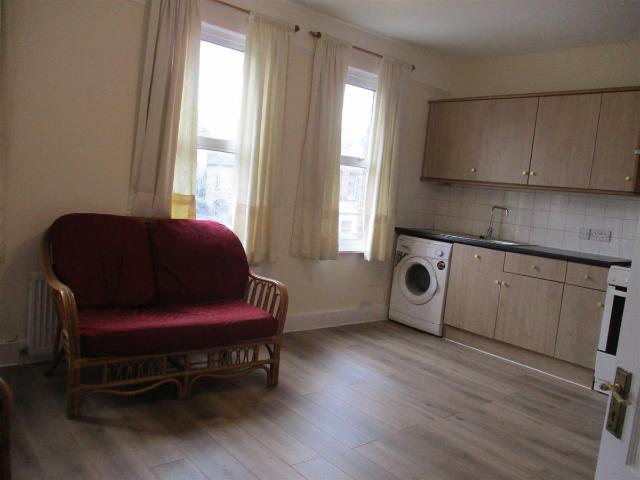 Montague Road, Hounslow TW3, 3 bed flat to rent, £2,250 pcm | PrimeLocation
