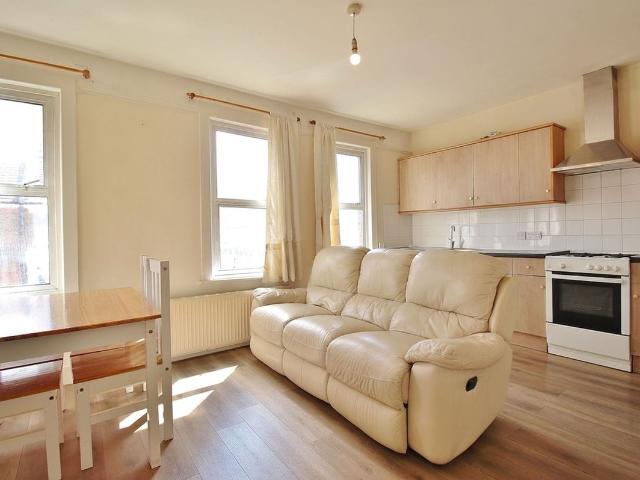 Montague Road, Hounslow TW3, 3 bed maisonette to rent, £2,200 pcm | PrimeLocation