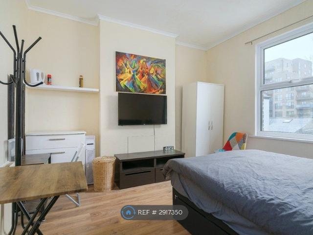Montague Road, Hounslow TW3, Room to rent, £900 pcm | PrimeLocation