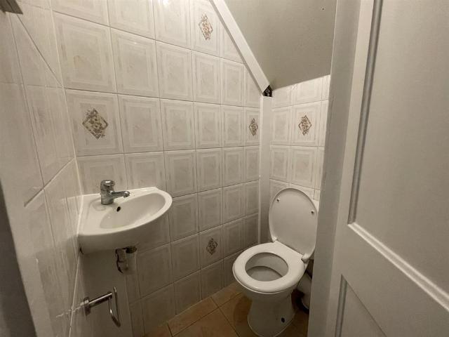 Montague Road, Hounslow 3 bed apartment to rent £2,450 pcm £565 pw