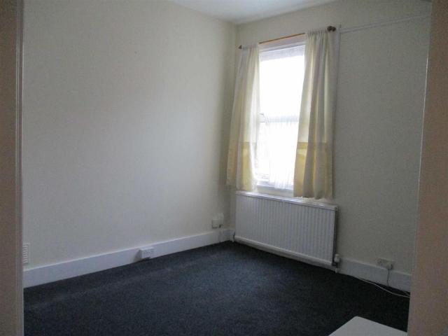 Montague Road, Hounslow 3 bed flat to rent £2,250 pcm £519 pw