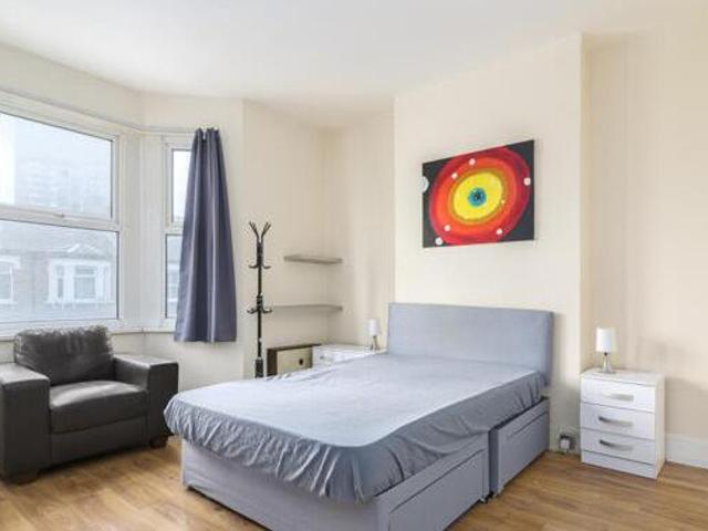 Montague Road, London, 4 Bedroom Maisonette