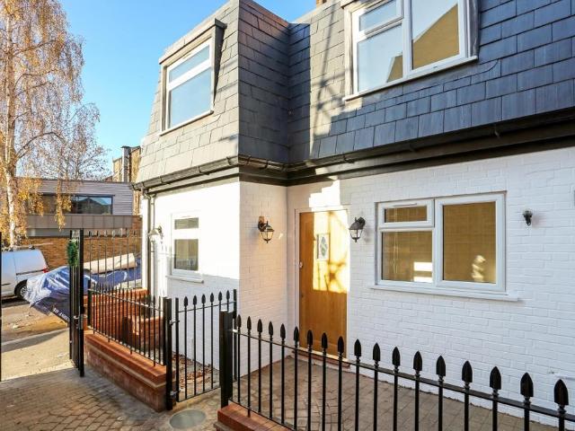 Montague Road London N8 1 bed house to rent £2,250 pcm £519 pw