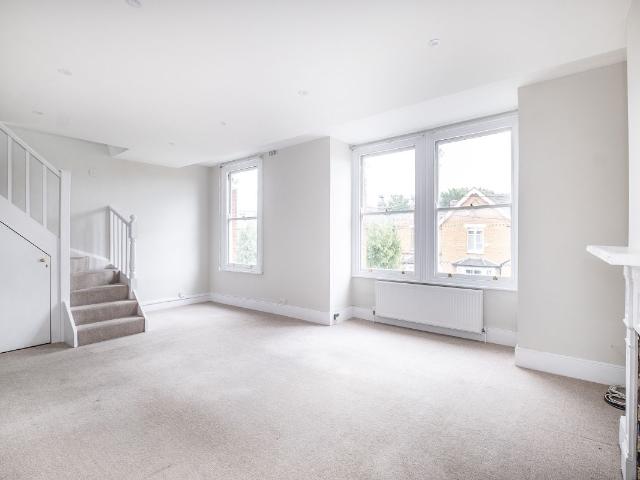 Montague Road, London SW19, 2 bed flat to rent, £2,950 pcm | PrimeLocation
