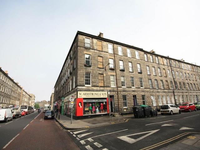 Montague Street, Newington. 4 bed flat to rent £3,100 pcm £715 pw