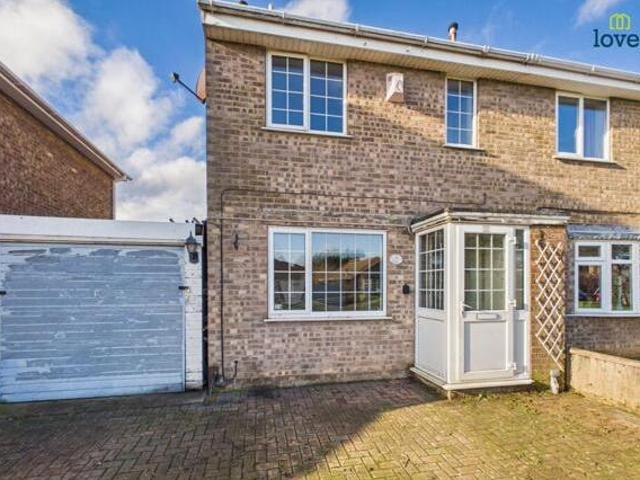 Montaigne Crescent, Lincoln, 3 Bedroom Semi detached