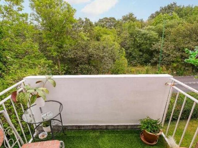 Montalt Road, Woodford Green, 2 Bedroom Flat