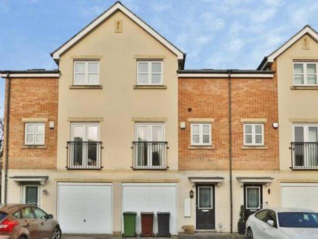 Montgomery Avenue, Leeds, 4 Bedroom House