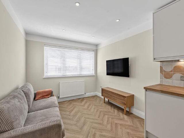 Montgomerie Road, Southsea 1 bed apartment to rent £1,000 pcm £231 pw