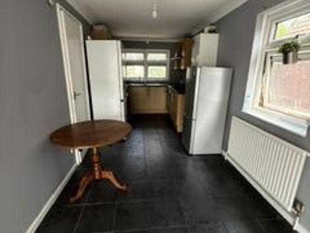 Montem Lane, Slough SL1 2 bed apartment to rent £1,600 pcm £369 pw