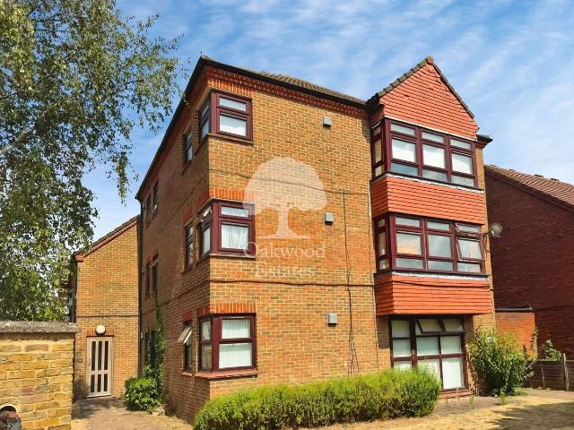 Montem Lane, Slough SL1, 2 bed flat to rent, £1,550 pcm | PrimeLocation