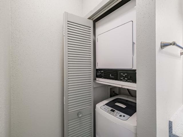 Montebello Gardens 1 Bedroom Apartment for Rent at 6041 Winsome Ln, Houston, TX 77057 Woodlake Briar Meadow