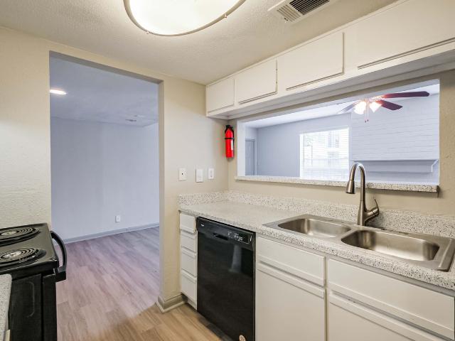 Montebello Gardens 1 Bedroom Apartment for Rent at 6041 Winsome Ln, Houston, TX 77057 Woodlake Briar Meadow