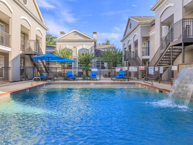Montebello Gardens 2 Bedroom Apartment for Rent at 6041 Winsome Ln, Houston, TX 77057 Woodlake Briar Meadow