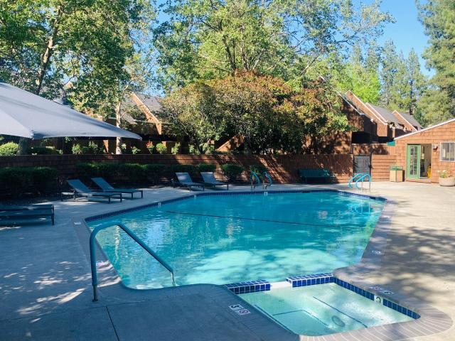 Montecito Pines Apartments