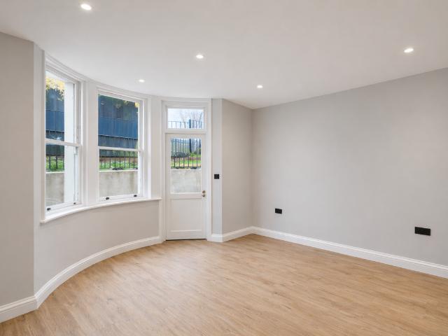Montford House, 25 Queens Road, London TW10, 1 bed flat to rent, £2,050 pcm | PrimeLocation