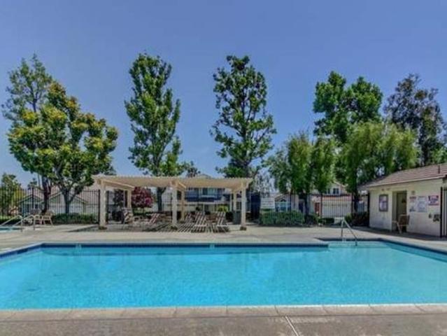 Month To Month Beautiful House and Neighborhood