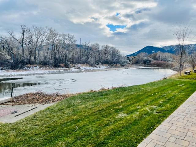 Month_to_Month Room Rental on YS River w CarportUt