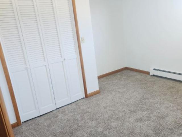Month_to_Month Room Rental on YS River w CarportUt