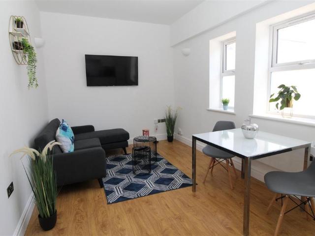 Monthermer Road, Cardiff CF24 2 bed flat to rent £1,275 pcm £294 pw