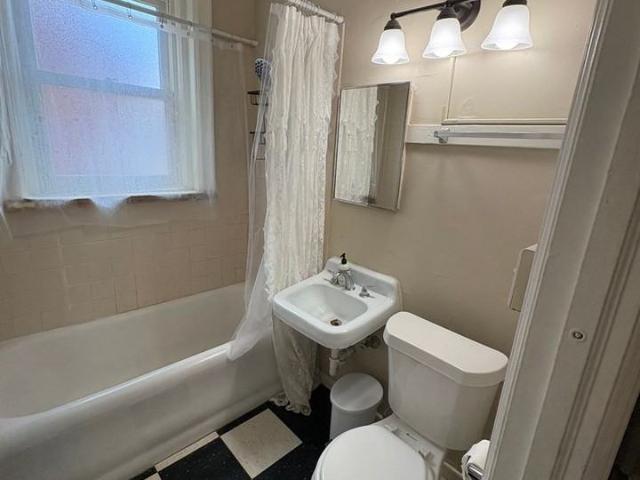 Monticello Apartments 520 S. 31st St. 1 Bedroom Apartment for Rent at 520 S 31st St, Omaha, NE 68105 Leavenworth