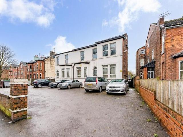 Monton Road, Monton, M30 33 bed detached house for sale £2,0.