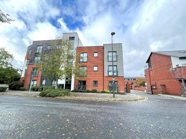 Montmano Drive, Manchester M20, 2 bed flat to rent, £1,250 pcm | PrimeLocation