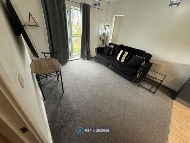 Montmano Drive, Manchester M20, 2 bed flat to rent, £1,300 pcm | PrimeLocation