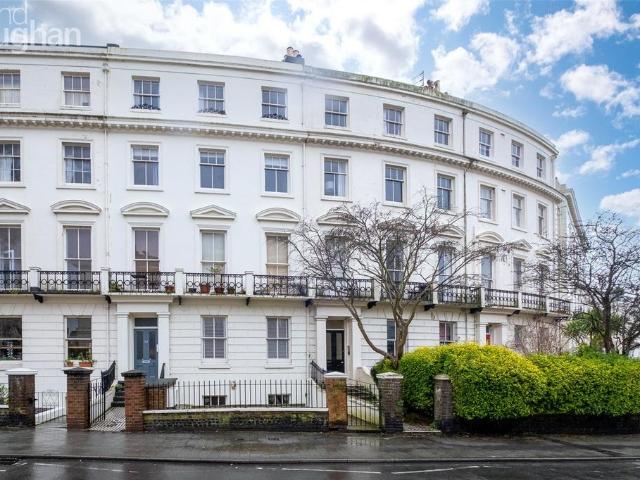 Montpelier Crescent, Brighton, East. 3 bed flat to rent £2,100 pcm £485 pw