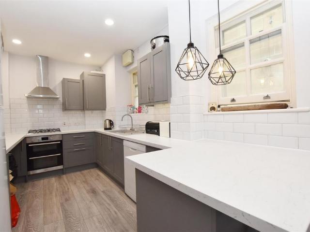 Montpelier House, Kings Road 2 bed apartment to rent £1,750 pcm £404 pw