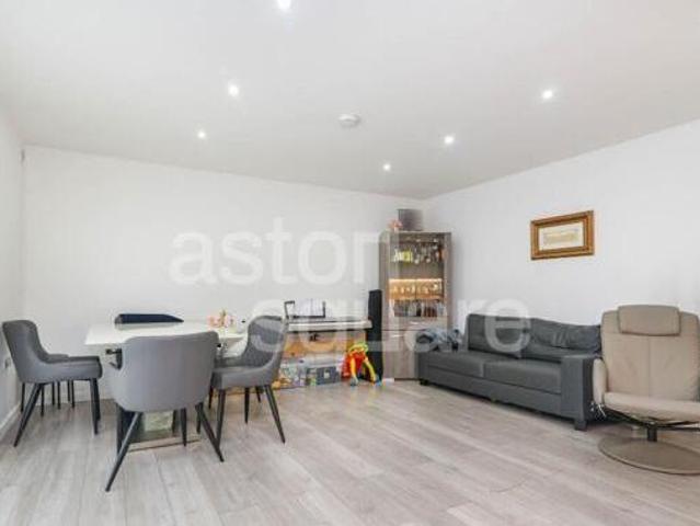 Montpelier Rise, London, 2 Bedroom Flat