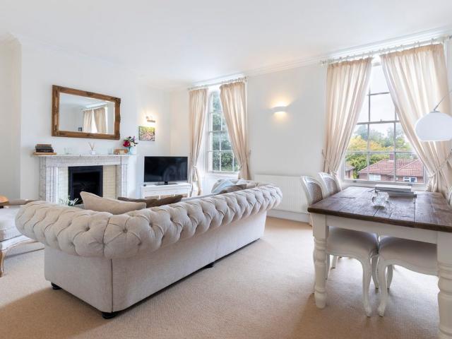Montpellier Terrace, Cheltenham GL50, 2 bed flat to rent, £1,550 pcm | PrimeLocation