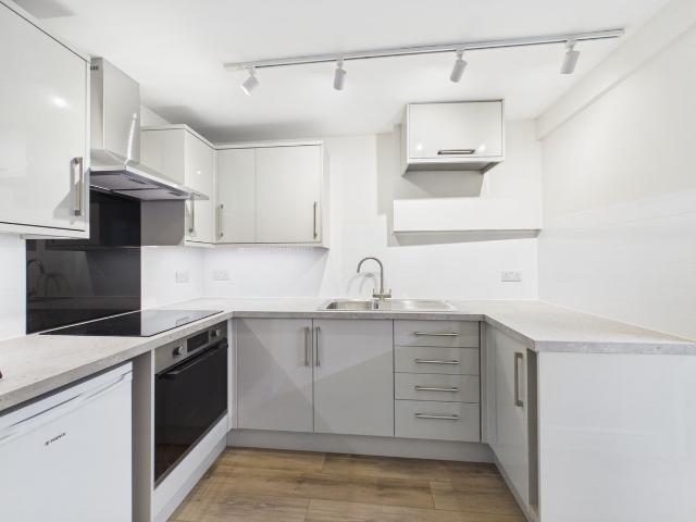 Montpellier Terrace, Cheltenham GL50, 2 bed flat to rent, £1,350 pcm | PrimeLocation
