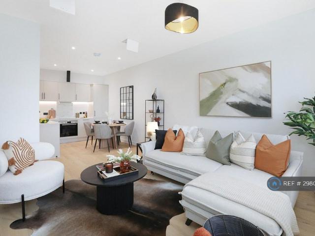 Montpellier Drive, Cheltenham, GL50 2 bed flat to rent £1,750 pcm £404 pw