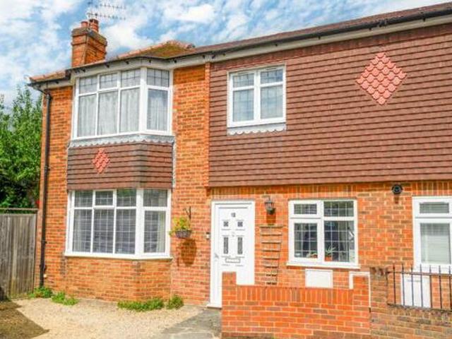 Montrose Walk, Weybridge, 4 Bedroom Semi detached