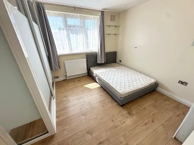 Montrose Avenue, Edgware HA8, Studio to rent, £1,199 pcm | PrimeLocation