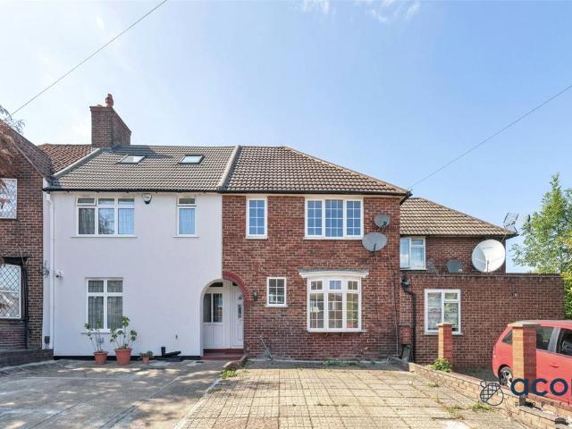 Montrose Avenue, Middx HA8 3 bed terraced house to rent £2,250 pcm £519 pw