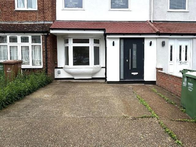Montrose Avenue, Welling 3 bed terraced house to rent £2,400 pcm £554 pw