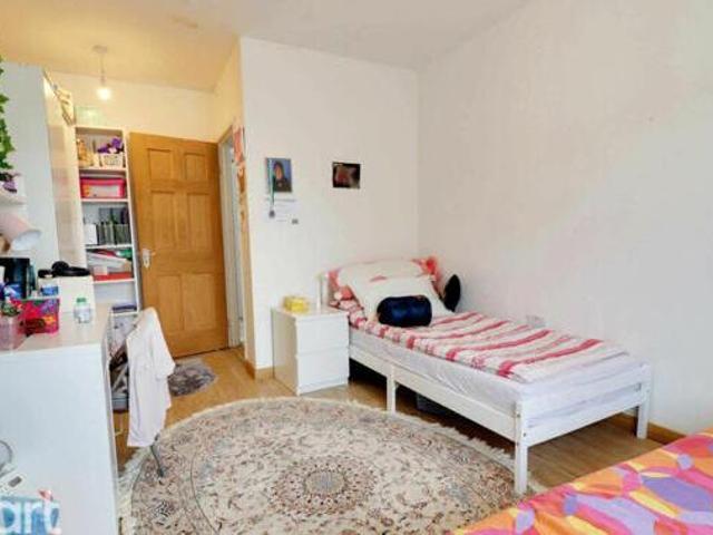 Montrose Court, The Hyde, 2 Bedroom Flat