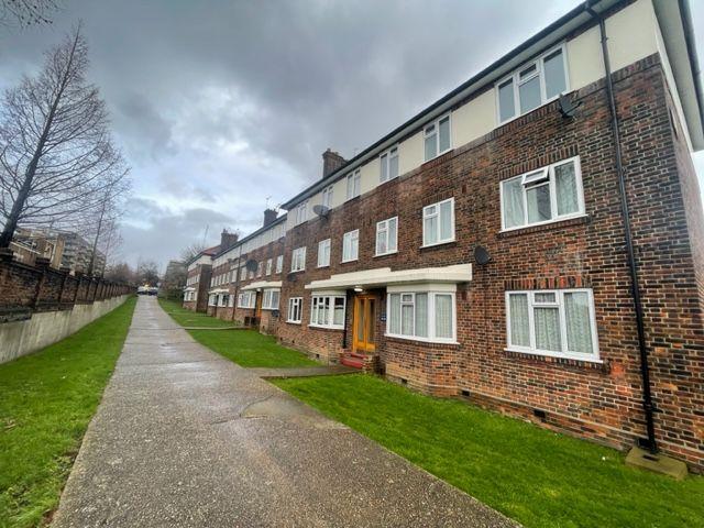 Montrose Court, The Hyde, Colindale NW9, 2 bed flat to rent, £1,800 pcm | PrimeLocation