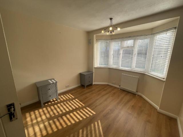 Montrose Court, NW9 2 bed flat to rent £1,750 pcm £404 pw