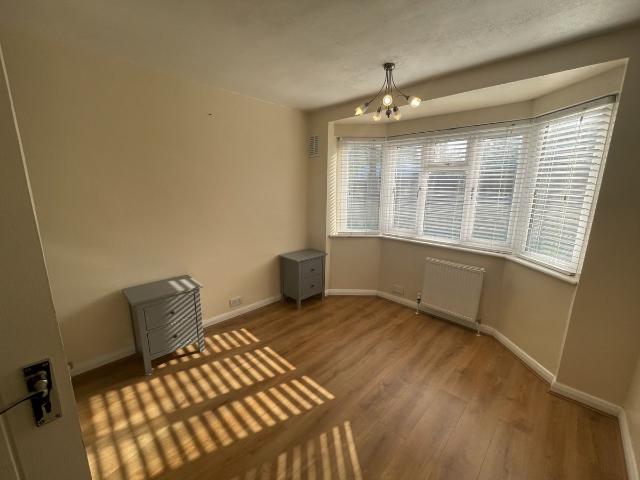 Montrose Court NW9, 2 bed flat to rent, £1,750 pcm | PrimeLocation