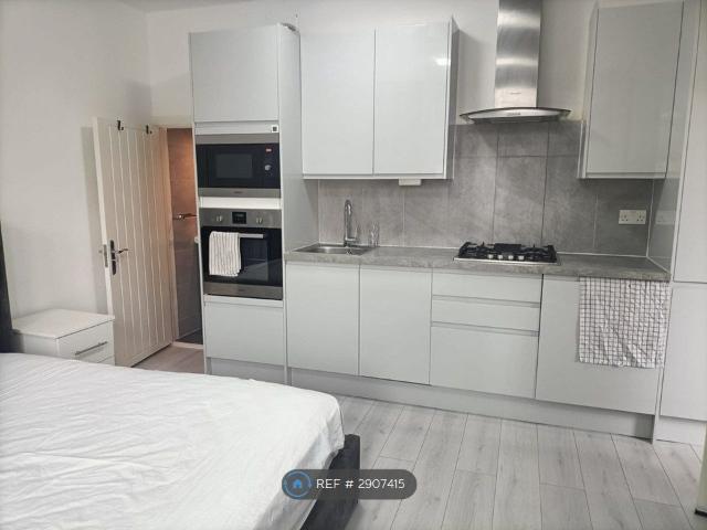Montrose Road, Harrow HA3, Studio to rent, £1,300 pcm | PrimeLocation