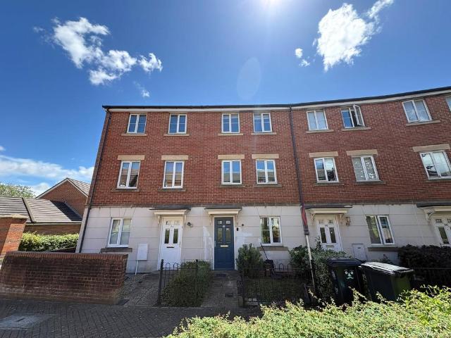 Montreal Avenue, Somerset BS7 4 bed terraced house to rent £2,600 pcm £600 pw