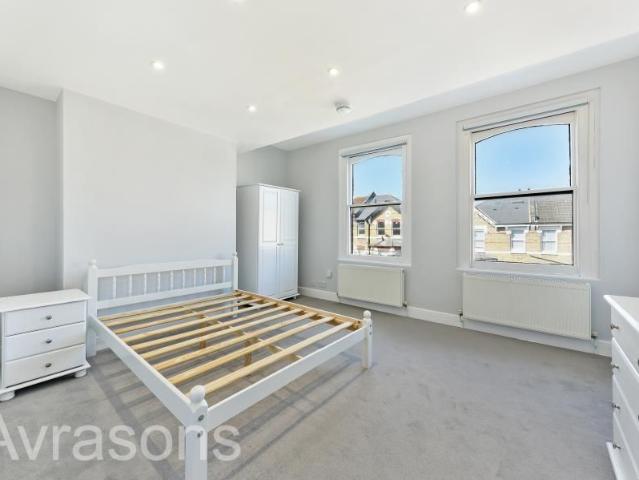 Montrell Road, Brixton Hill SW2, 3 bed flat to rent, £2,600 pcm | PrimeLocation