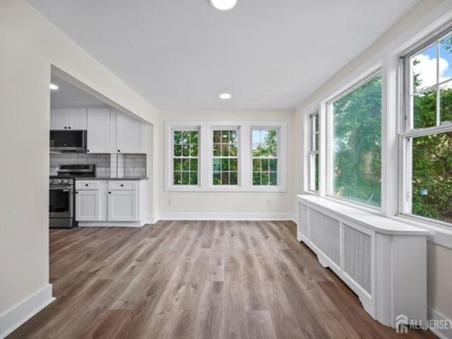 Monument Ave, Hamilton, Home For Sale