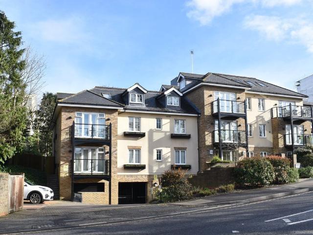 Monument Hill, Weybridge KT13, 2 bed flat to rent, £1,900 pcm | PrimeLocation