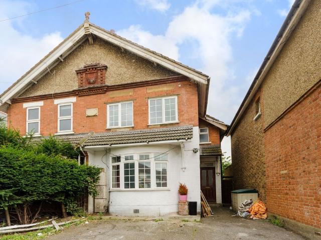Monument Road, Woking GU21, 2 bed maisonette to rent, £1,700 pcm | PrimeLocation